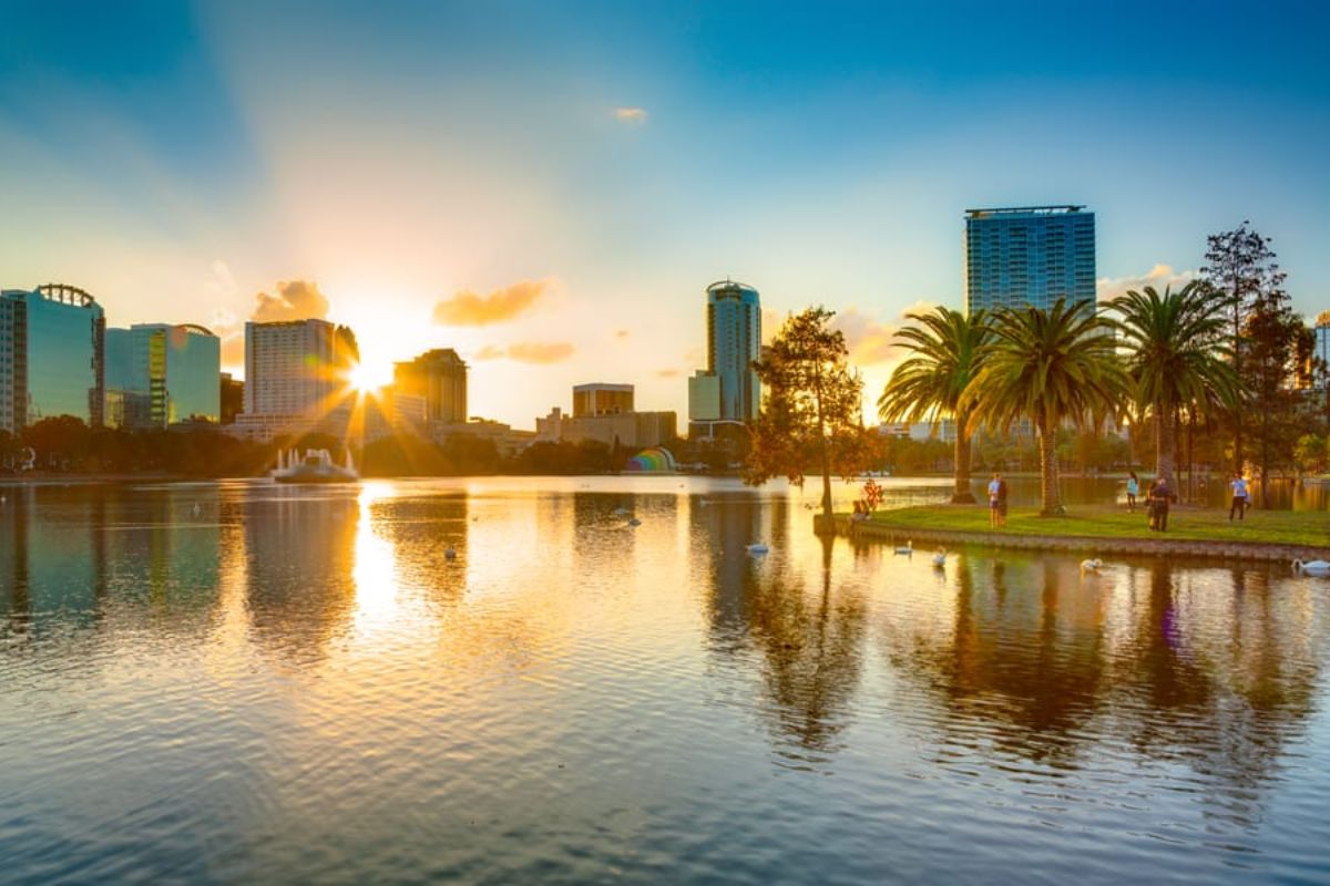 Why Florida Attracts So Much Tourism - Florida Insider